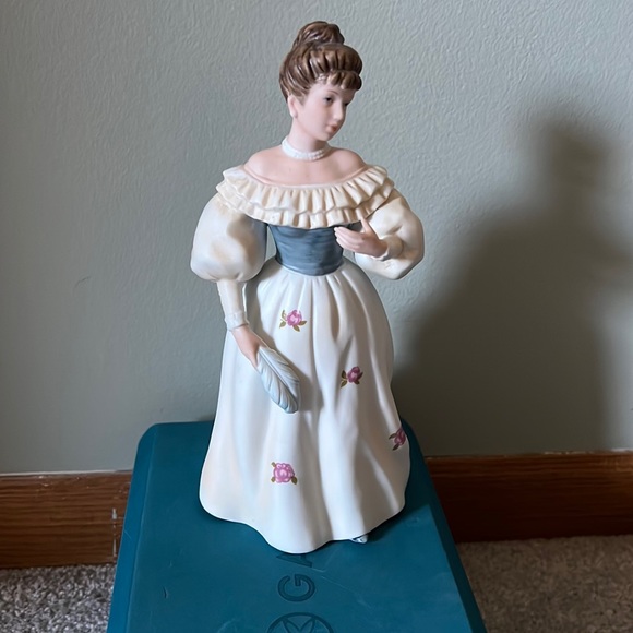 Homco | Art | Homco Victorian Porcelain Lady With Feather | Poshmark